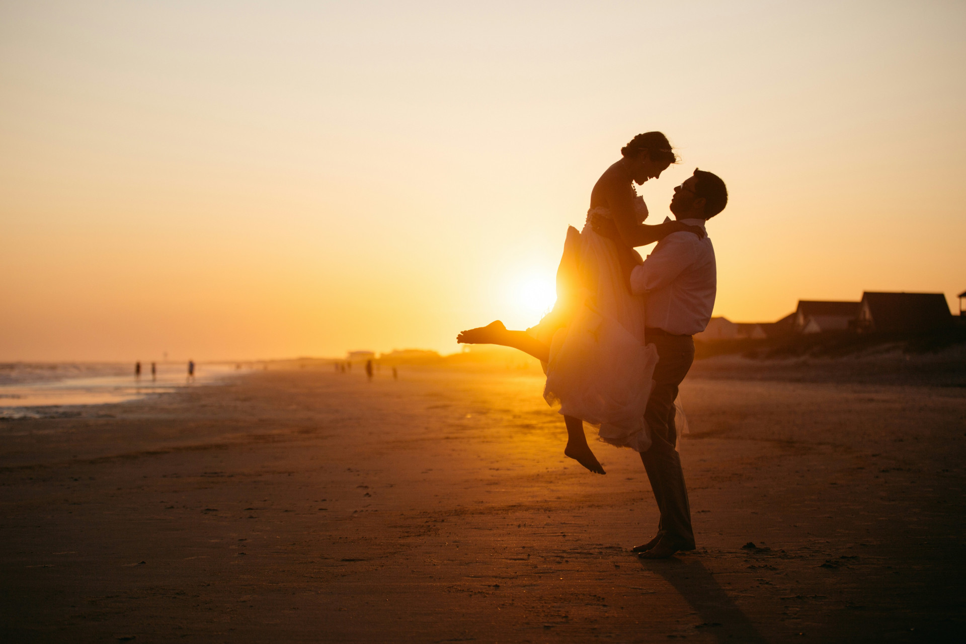Romantik pur: Ein Heiratsantrag am Strand bei Sonnenuntergang - Lovely ...